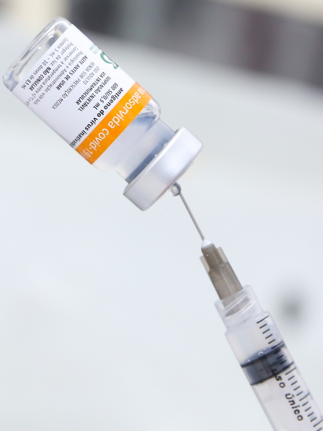 Coronavac protegeu 93% dos profissionais de saúde contra Covid, diz ...