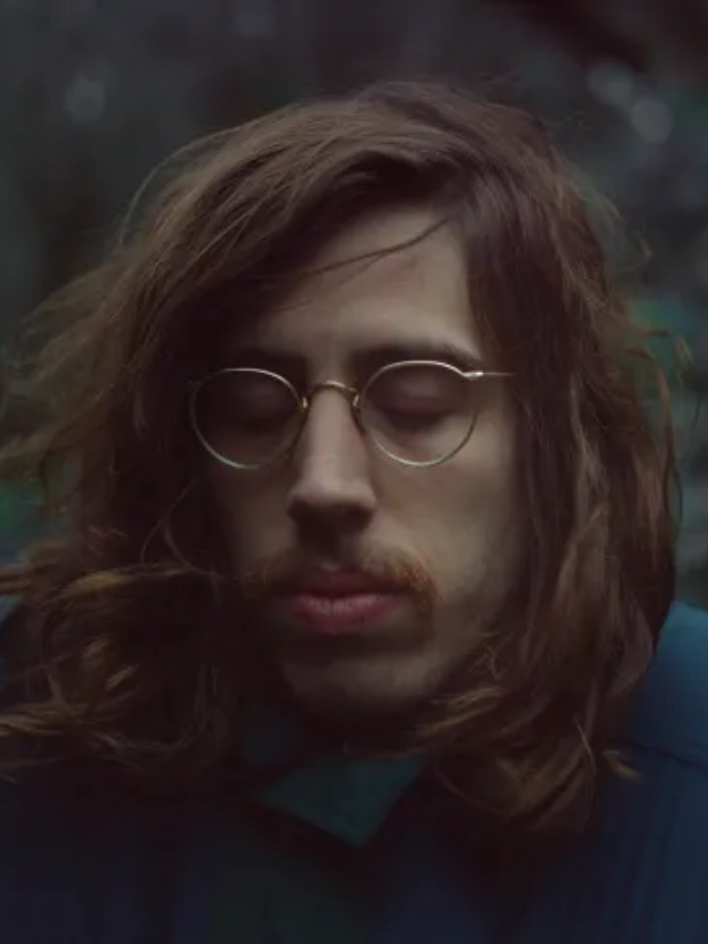 Tim Bernardes lança música, anuncia novo álbum solo e se prepara para ...