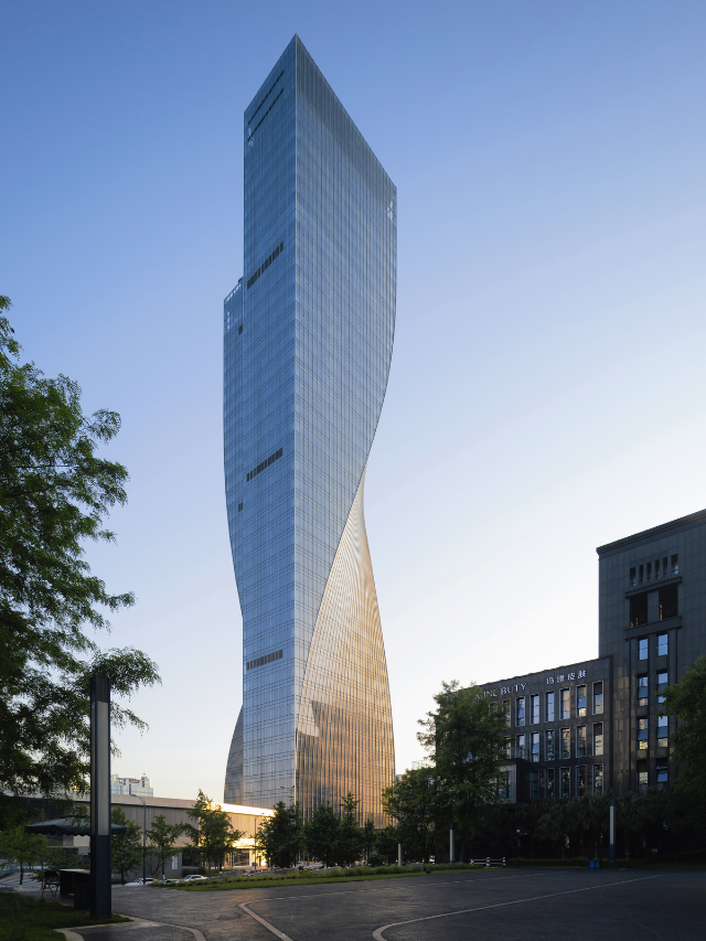 Conheça uma das torres mais retorcidas do mundo, inaugurada na China ...