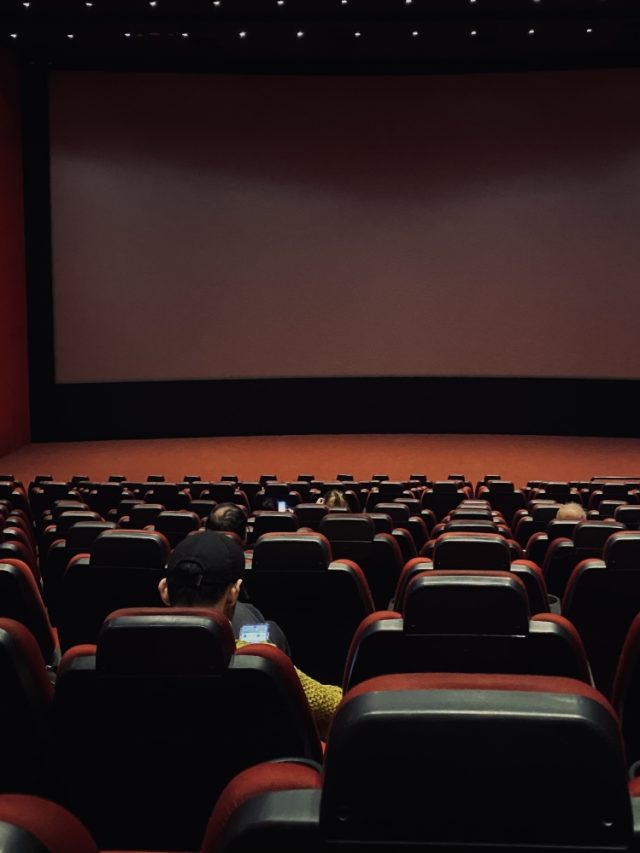 Entenda como funciona uma sala de cinema | Web Stories CNN Brasil