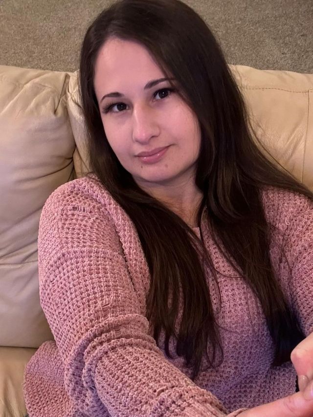 Gypsy Rose mostra nas redes vida após prisão | Web Stories CNN Brasil