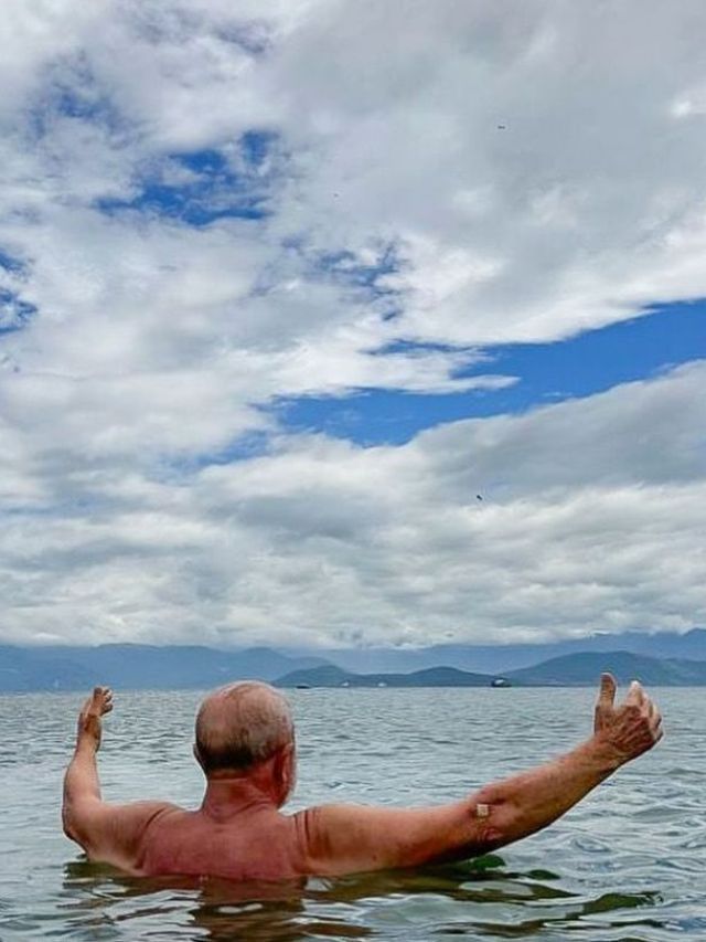 Lula publica foto durante banho de mar: “Para começar 2024 com muita ...