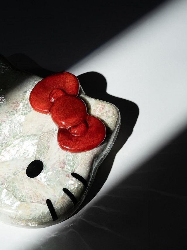 Hello Kitty: marca reinventa clássico e lança bolsa em madrepérola ...