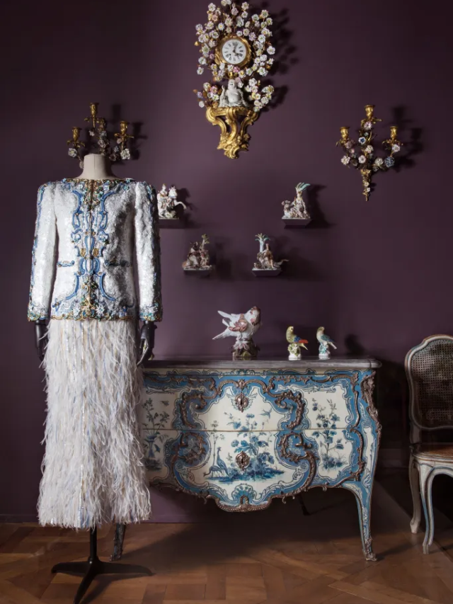 Louvre inaugura primeira exposição de moda com peças de Versace a Dior ...