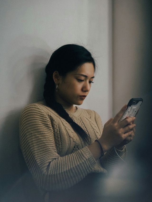 5 dicas para deixar de ficar rolando o feed sem parar | Web Stories CNN ...